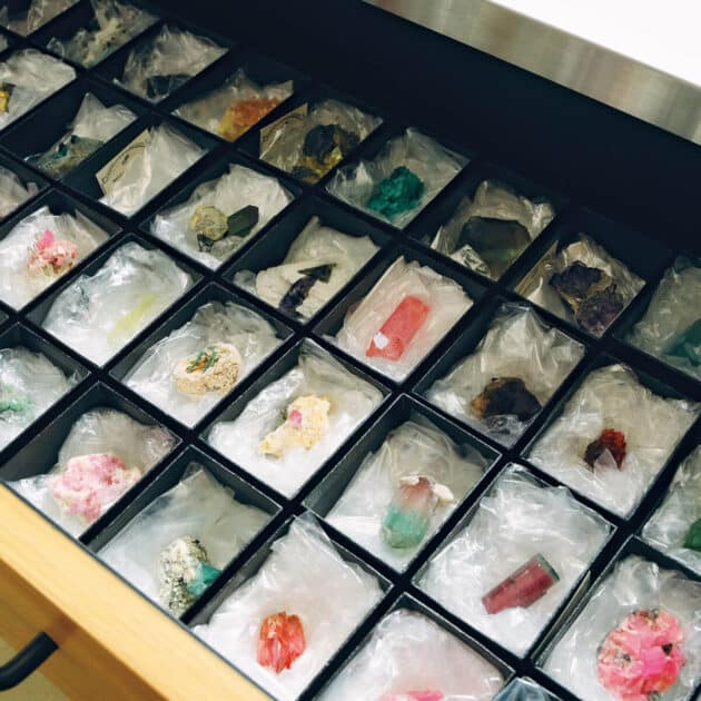 日本有数のコレクター〈PEANUTS MINERALS〉亀田和人に学ぶ、鉱物標本の愉しみかた | ブルータス| BRUTUS.jp