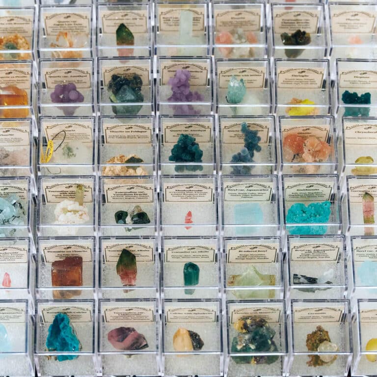 日本有数のコレクター〈PEANUTS MINERALS〉亀田和人に学ぶ、鉱物標本の愉しみかた | ブルータス| BRUTUS.jp