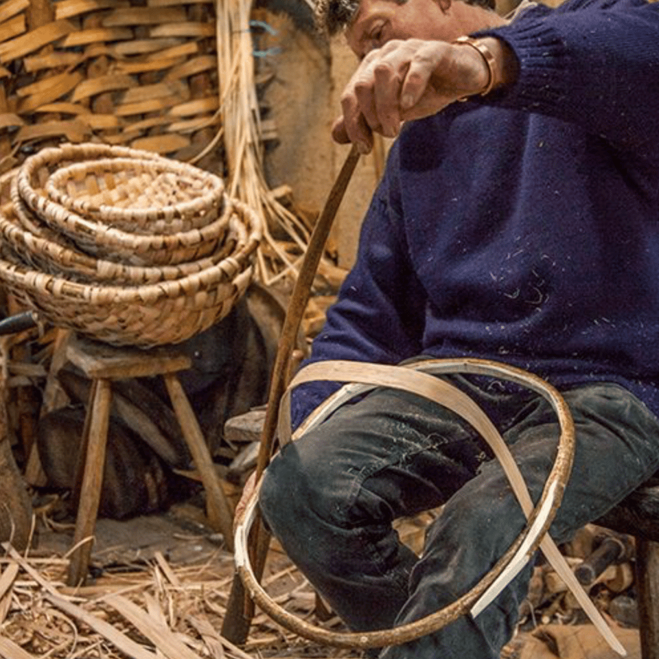 世界からお届け！SDGs通信 ロンドン編。オークの細木を裂いて編み上げるバスケット〈Oak Swill〉 | ブルータス| BRUTUS.jp