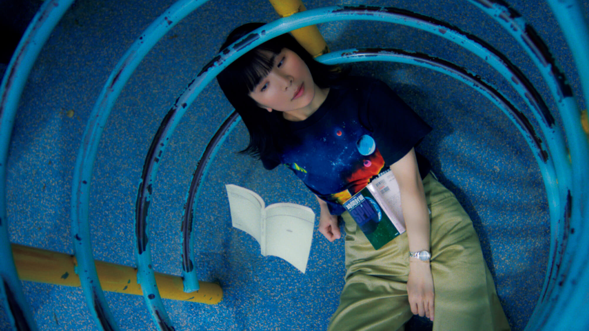 『三体』からSFの沼へ。ミュージシャン・橋本絵莉子の目覚めるSF | ブルータス| BRUTUS.jp