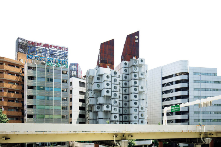 かつて銀座の街には、140の丸窓があった。中銀カプセルタワービル窓考 | ブルータス| BRUTUS.jp
