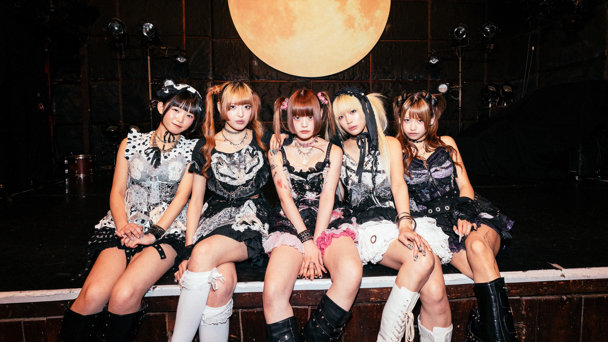 「カッコよくてかわいい、“女の子の神”になる」。ガーリーな感性とDIY精神を宿すアイドル〈diig〉 | ブルータス| BRUTUS.jp
